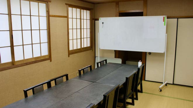 ミーティングや商談などに使える会議室の写真1