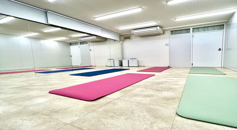 〜 小人数プライベートスペース 〜　JR目黒駅西口より徒歩1分　権之助坂途中にあるレンタルダンススタジオ
