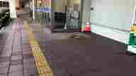 【フレスポ御所野】ジェイマルエー東側風除室脇の写真2