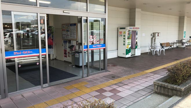 【フレスポ御所野】ジェイマルエー東側風除室脇の写真4