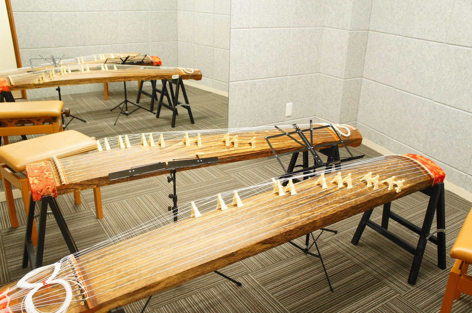 Cスタジオ／ダンスや楽器の個人練習に最適♪ 大型鏡に防音仕様の個室空間はスピーカーやモニターが使い放題!!の写真8