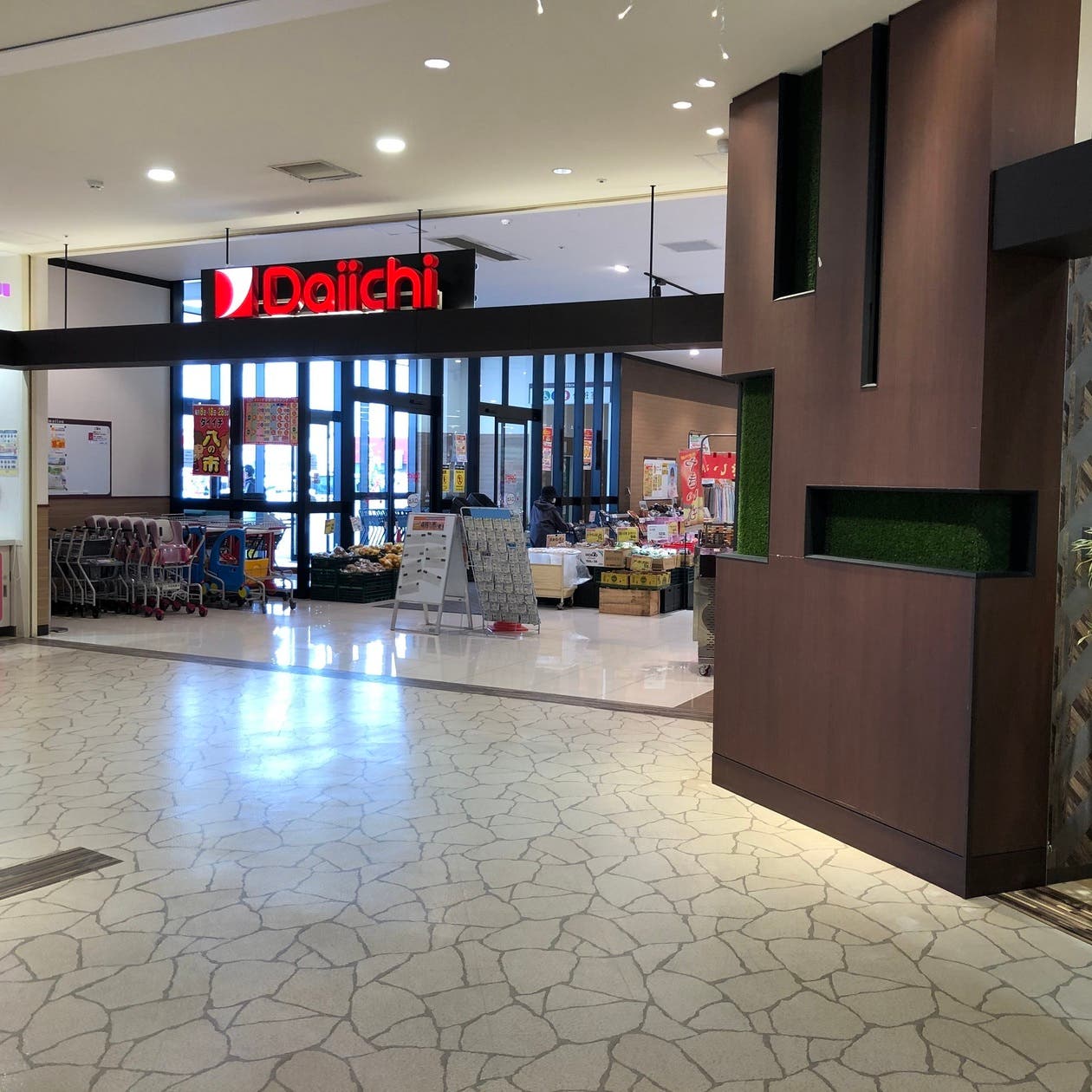 【フレスポ恵み野】モール棟ＳＭ区画付近の写真3