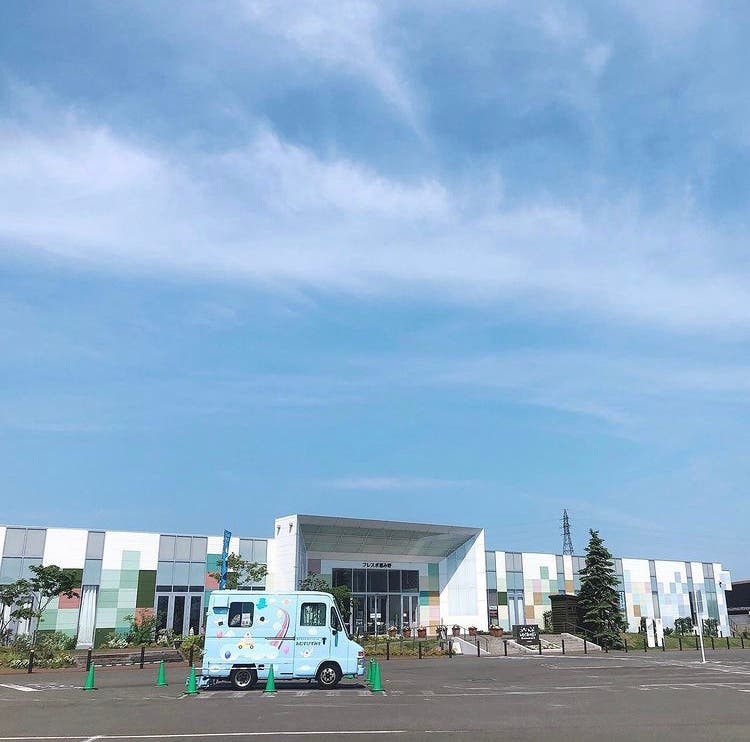 【フレスポ恵み野】屋外スペース(正面駐車場前)の写真2