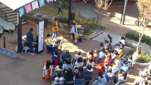 【BRANCH仙台】WEST1F 中央広場(エスカレーター下)の写真4