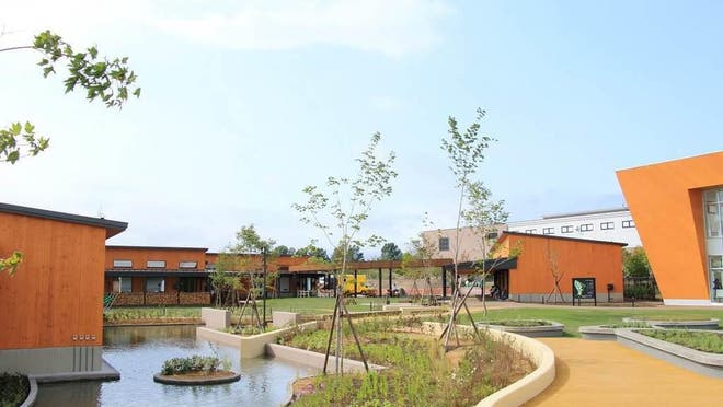 【BRANCH札幌月寒】屋外Eゾーン(花壇側芝生広場)の写真1