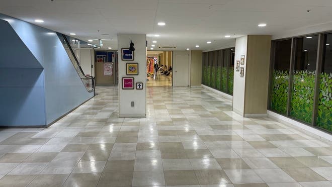 【フレスポ八潮】3F エスカレーターホール2(ホール内)の写真2