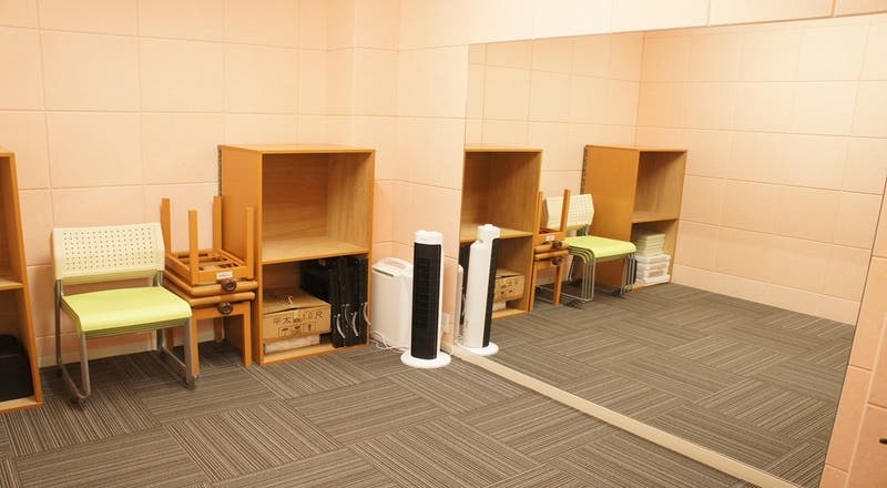 Bスタジオ／ダンスや楽器の個人練習に最適♪ 大型鏡に防音仕様の個室空間はスピーカーやモニターが使い放題!!