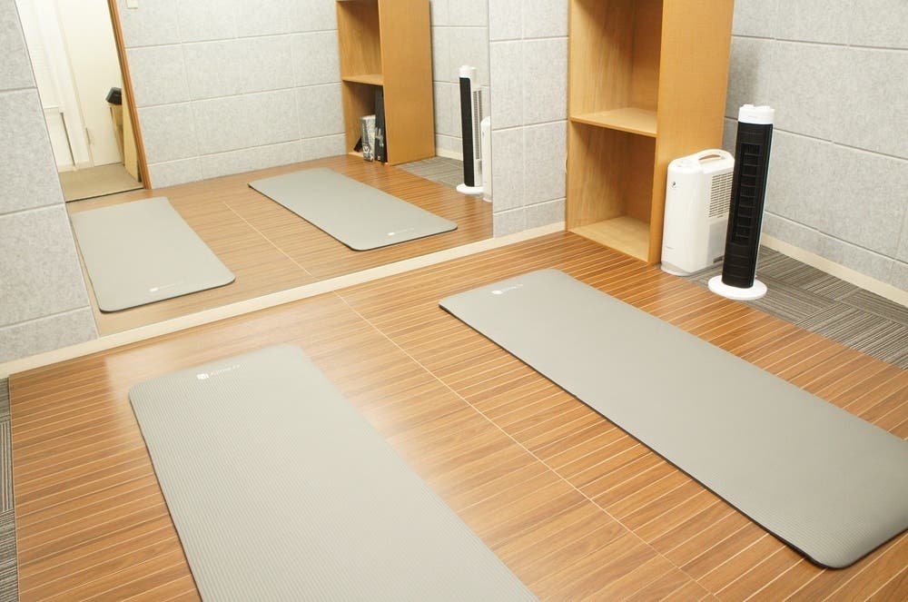 Cスタジオ／ダンスや楽器の個人練習に最適♪ 大型鏡に防音仕様の個室空間はスピーカーやモニターが使い放題!!の写真10