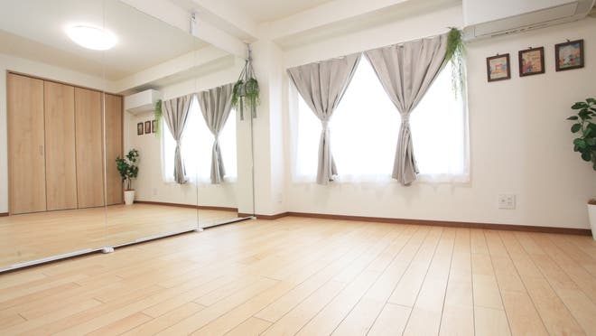 【OPEN】三軒茶屋駅徒歩2分!ヨガ、ピラティス、レッスン、メイク、踊り(要確認)エステ、マッサージなど用途様々!の写真1