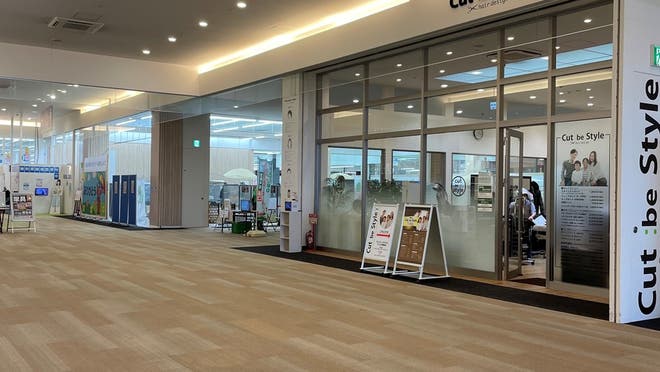 【フレスポ稲毛】イーストモール1F共用部(GU前)②(カットビー側)の写真2