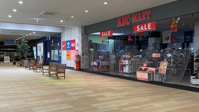【フレスポ稲毛】イーストモール1F共用部(ABC-MART前)①(ビッグウッド側)の写真2