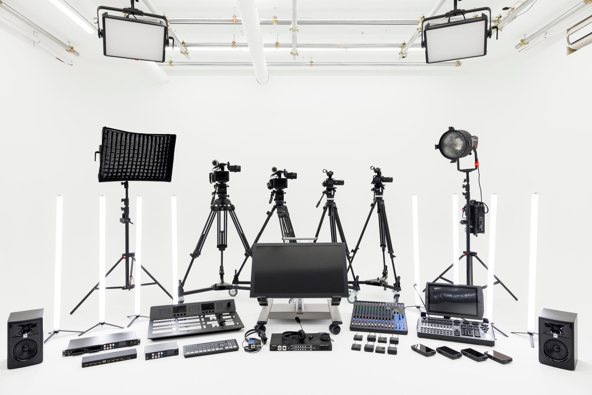 【新宿・渋谷エリアから車で約10分 / 渋谷区初台】ハレノヒスタジオは3面R白ホリゾントスタジオ。メイクルーム完備。の写真4