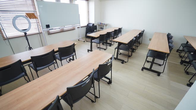 <クイック貸し会議室 横浜駅東口>横浜駅徒歩4分🚃プロジェクター🎥会議/セミナー/撮影/ボドゲの写真1