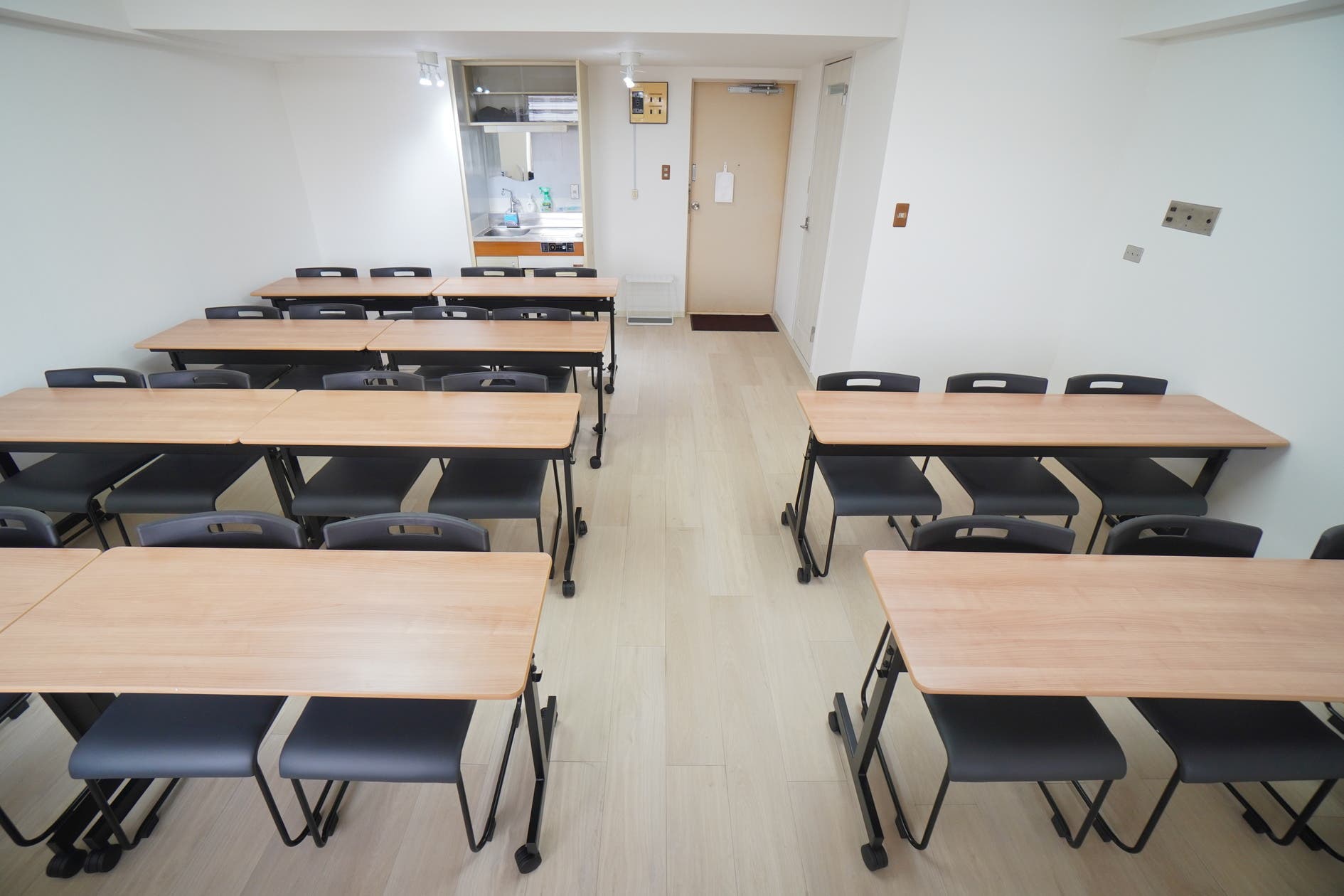 ＜クイック貸し会議室 横浜駅東口＞横浜駅徒歩4分🚃プロジェクター🎥会議/セミナー/撮影/ボドゲの写真5