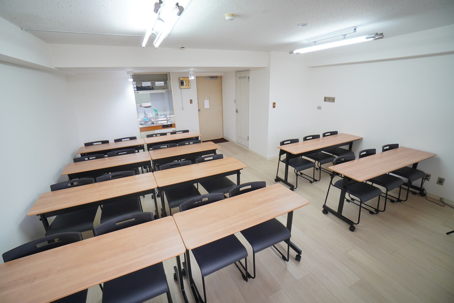 ＜クイック貸し会議室 横浜駅東口＞横浜駅徒歩4分🚃プロジェクター🎥会議/セミナー/撮影/ボドゲの写真6