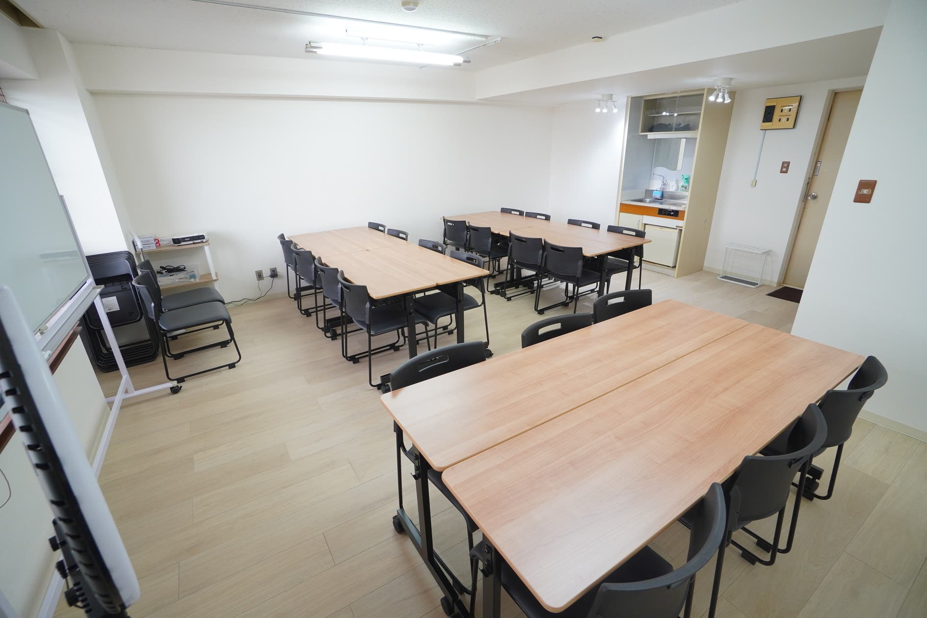 ＜クイック貸し会議室 横浜駅東口＞横浜駅徒歩4分🚃プロジェクター🎥会議/セミナー/撮影/ボドゲの写真7