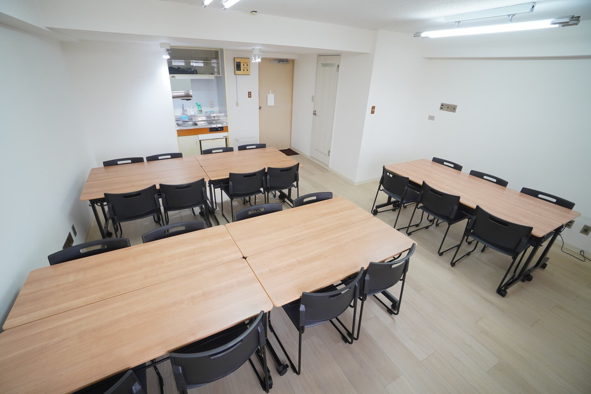 ＜クイック貸し会議室 横浜駅東口＞横浜駅徒歩4分🚃プロジェクター🎥会議/セミナー/撮影/ボドゲの写真8