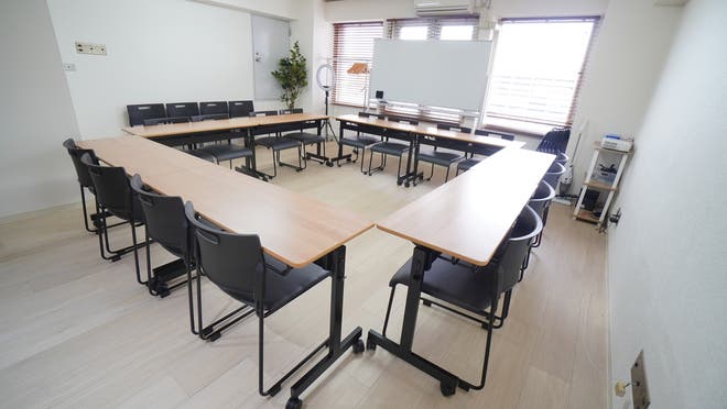 <クイック貸し会議室 横浜駅東口>横浜駅徒歩4分🚃プロジェクター🎥会議/セミナー/撮影/ボドゲの写真3