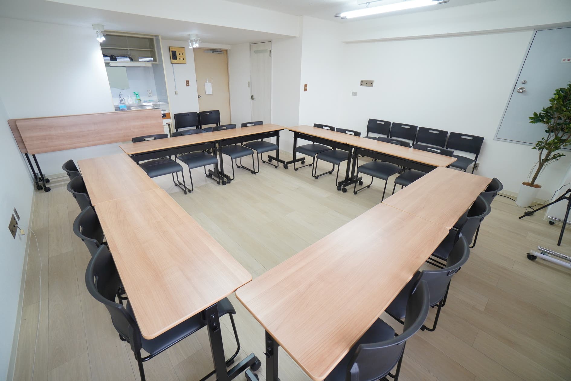 ＜クイック貸し会議室 横浜駅東口＞横浜駅徒歩4分🚃プロジェクター🎥会議/セミナー/撮影/ボドゲの写真9