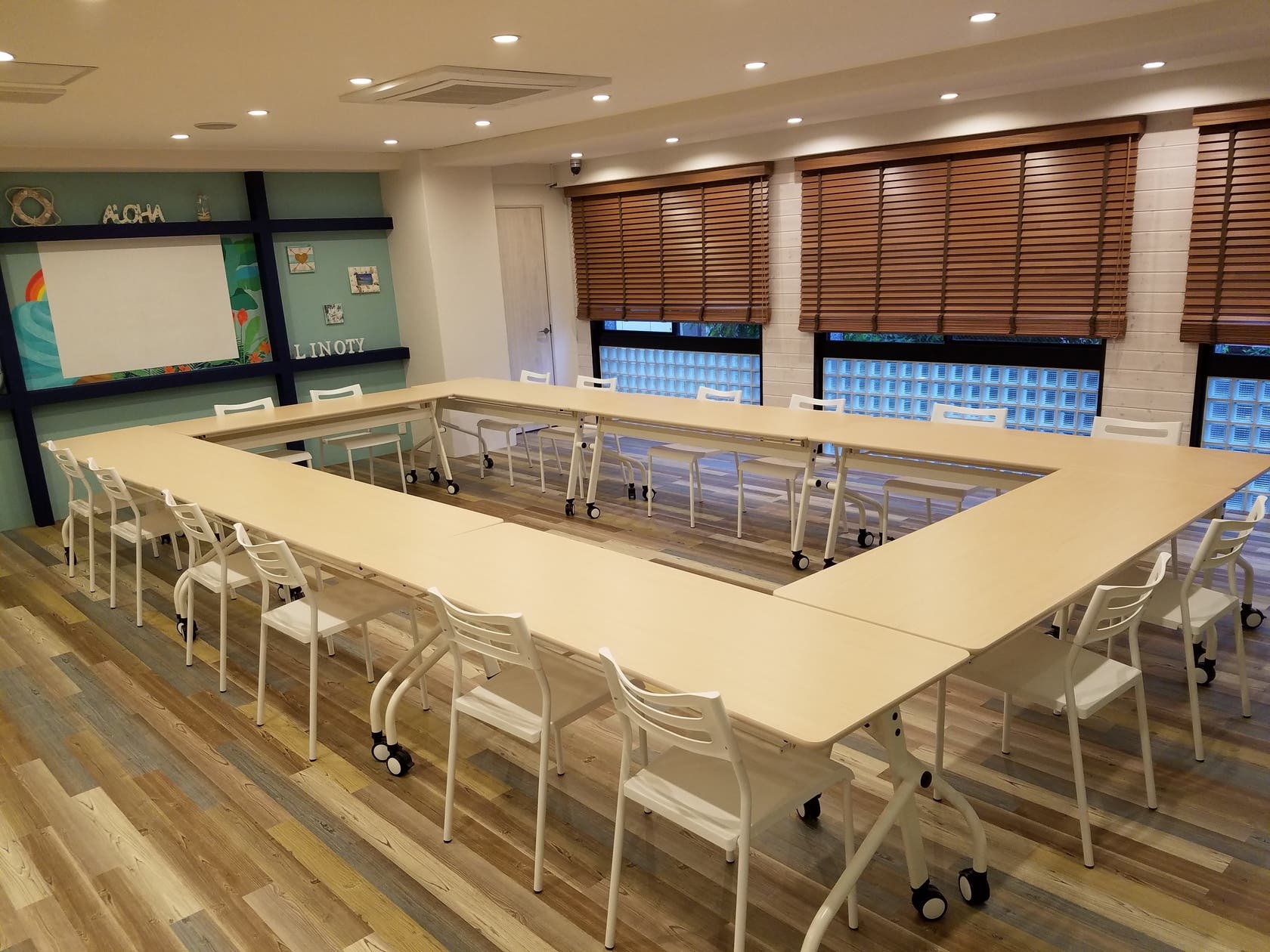 テーブル・椅子の画像1