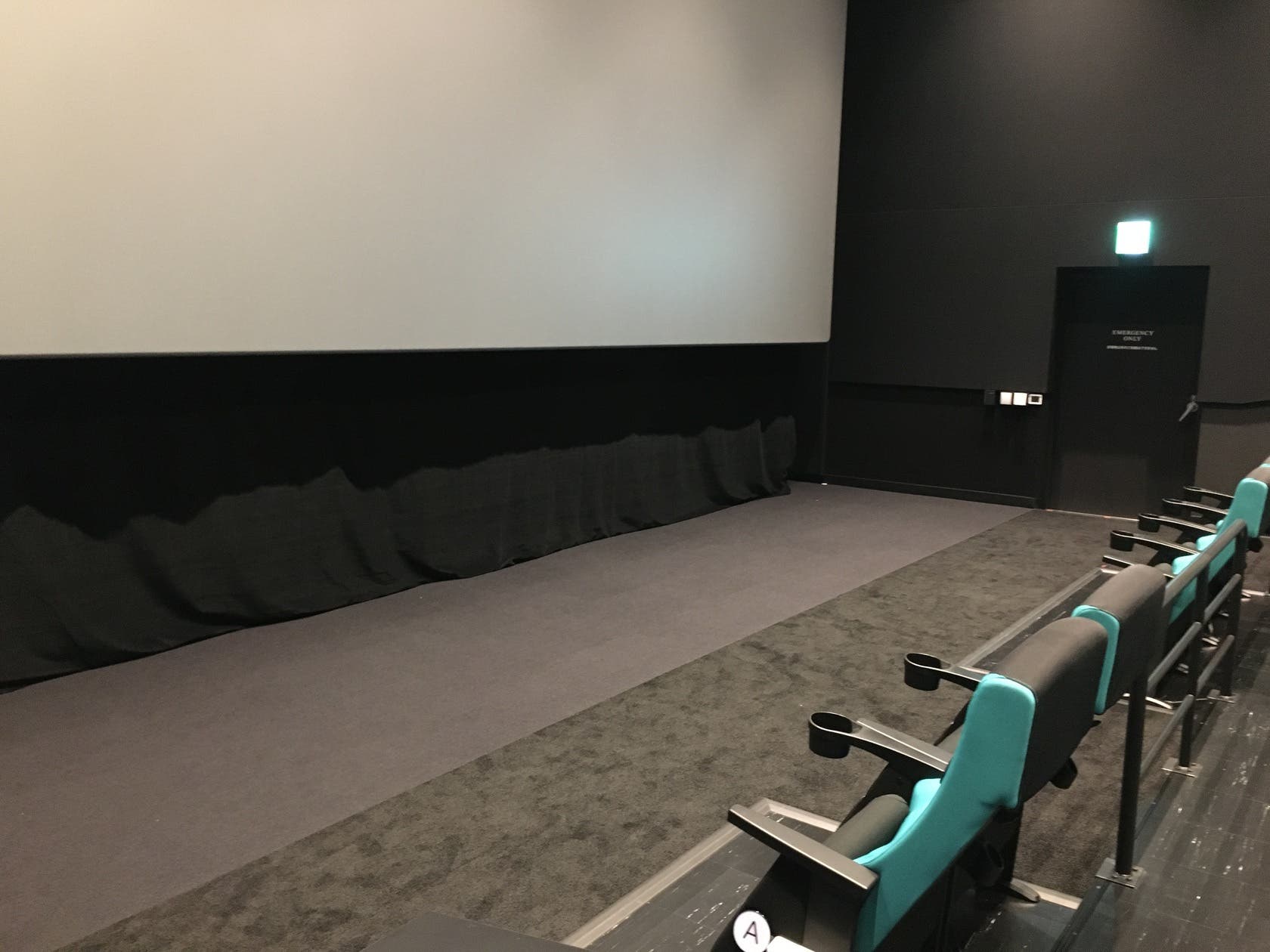 みなとみらい駅直結モール内の映画館81席ーイベント、会議、セミナーなど多様な用途での写真2