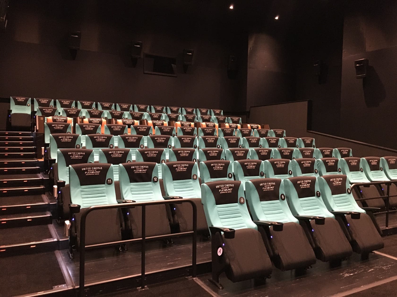 みなとみらい駅直結モール内の映画館81席ーイベント、会議、セミナーなど多様な用途での写真3