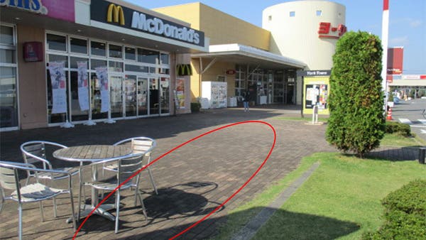 【ヨークタウン坂東】マクドナルド前の写真2
