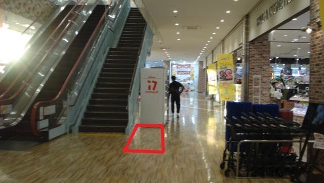 【浜松プラザフレスポ】1Fエスカレータ階段横(B)の写真2