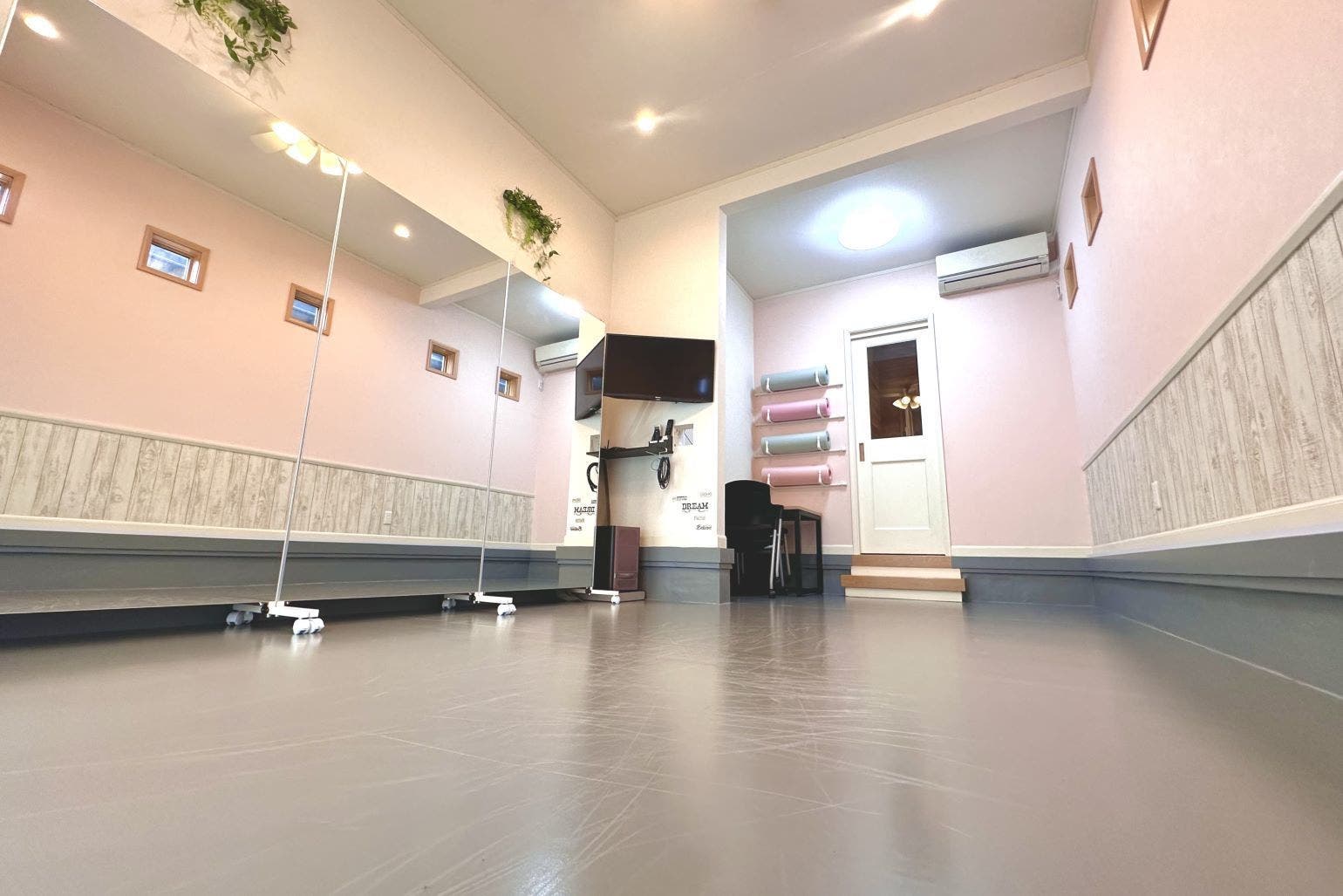 【東松戸駅4分】ダンスも会議もイベントも💛少人数貸切に特化した多目的スペース/大型ミラーやWifi完備/駐車場も無料の写真4