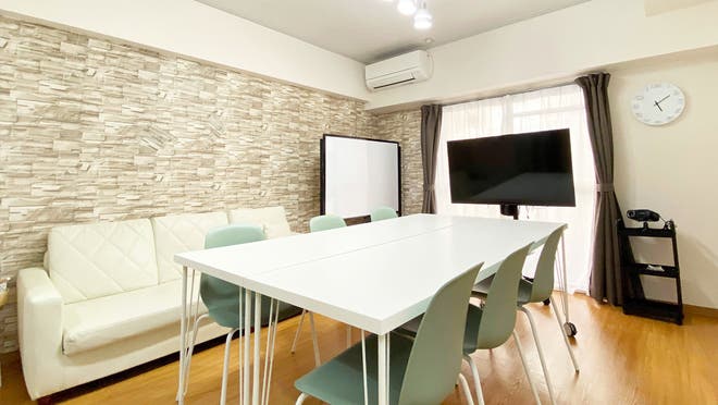 【四条駅・烏丸駅3分】最大6名/高速Wifi/最大100㌅プロジェクター/50㌅大型TV/飲食OK/セミナー・リモートに最適!の写真3