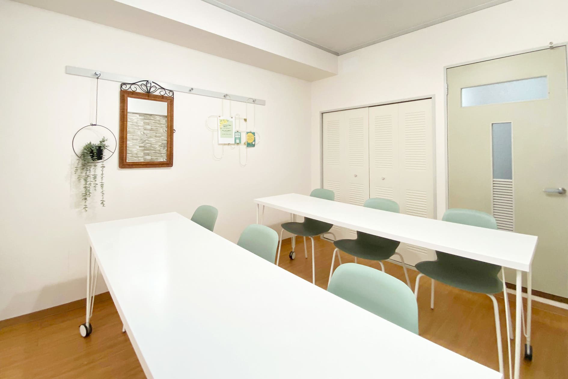 【四条駅・烏丸駅3分】最大6名/高速Wifi/最大100㌅プロジェクター/50㌅大型TV/飲食OK/セミナー・リモートに最適！の写真6