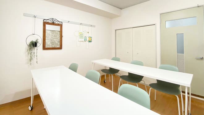 【四条駅・烏丸駅3分】最大6名/高速Wifi/最大100㌅プロジェクター/50㌅大型TV/飲食OK/セミナー・リモートに最適!の写真6