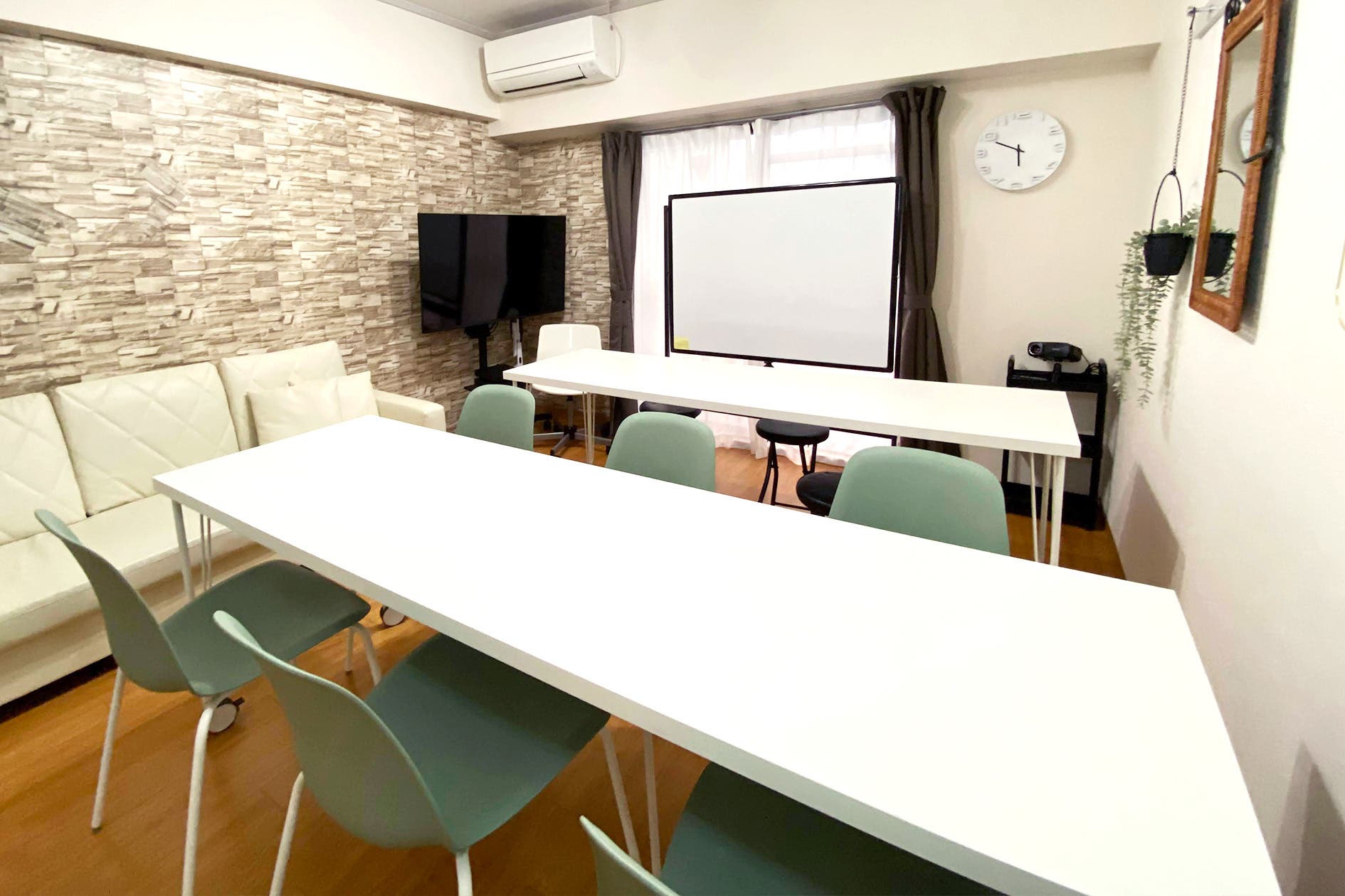 【四条駅・烏丸駅3分】最大6名/高速Wifi/最大100㌅プロジェクター/50㌅大型TV/飲食OK/セミナー・リモートに最適！の写真9