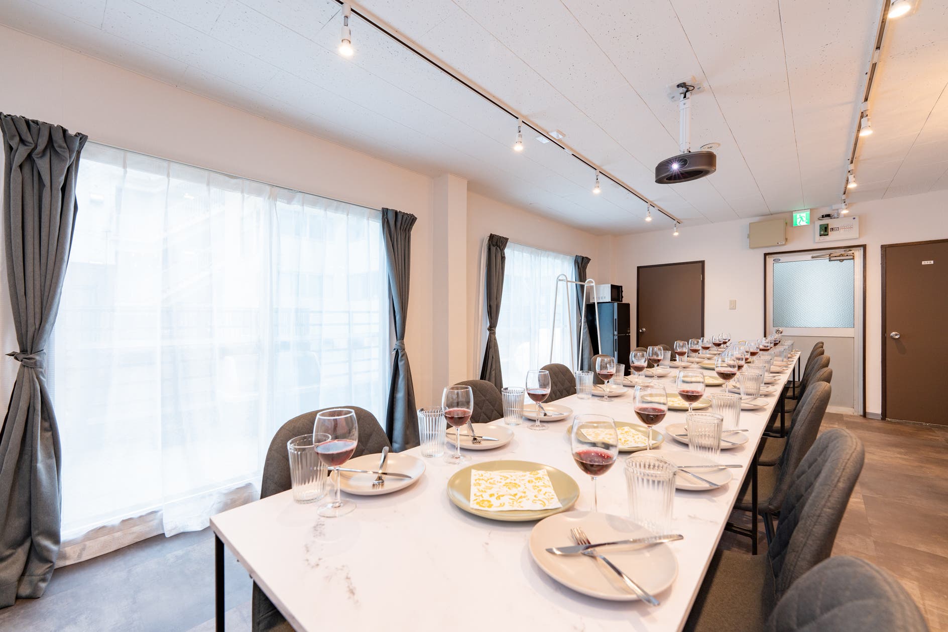 秋葉原駅4分🚶✨最大25名👥100㌅大画面プロジェクター🎥ボードゲーム🎴パーティー🎉飲み会🍺女子会👧の写真5