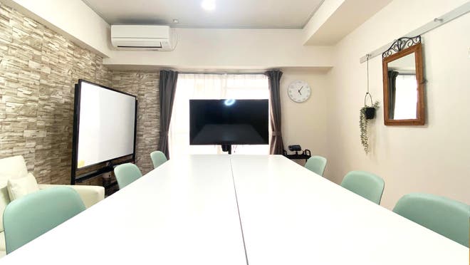 【四条駅・烏丸駅3分】最大6名/高速Wifi/最大100㌅プロジェクター/50㌅大型TV/飲食OK/セミナー・リモートに最適!の写真5