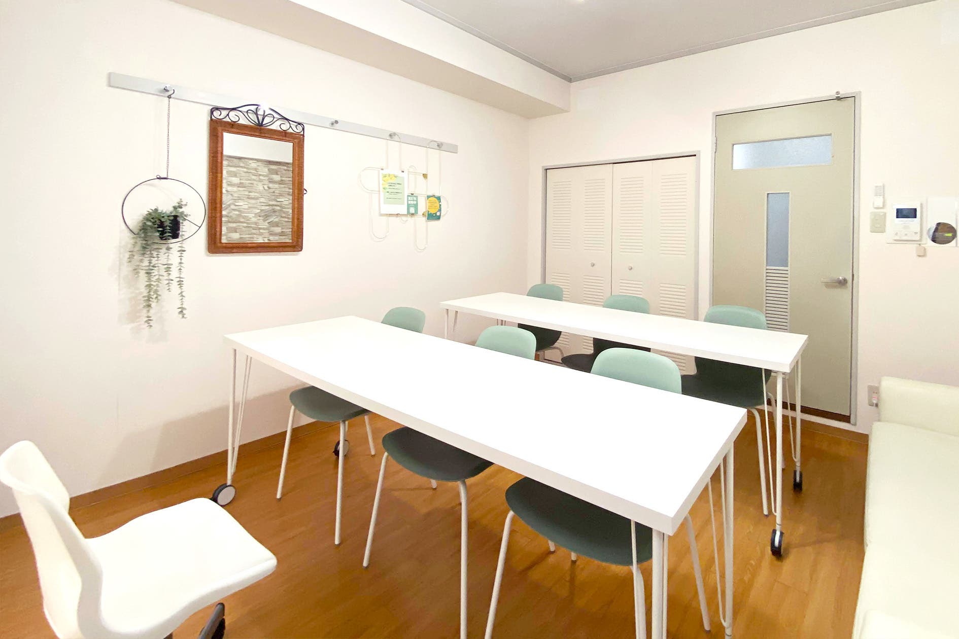 【四条駅・烏丸駅3分】最大6名/高速Wifi/最大100㌅プロジェクター/50㌅大型TV/飲食OK/セミナー・リモートに最適！の写真8