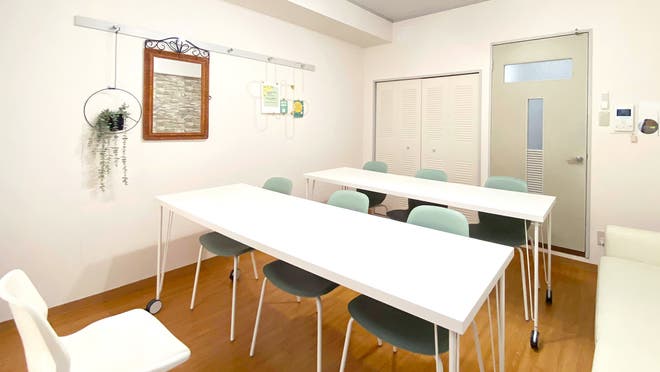 【四条駅・烏丸駅3分】最大6名/高速Wifi/最大100㌅プロジェクター/50㌅大型TV/飲食OK/セミナー・リモートに最適!の写真8