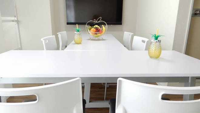 【無料!光+WiFi&55インチ4Kモニタ】北千住駅仲町出口徒歩2分!貸会議室で飲み会OK!ネイルライトと施術ベッドで開業支援!の写真2