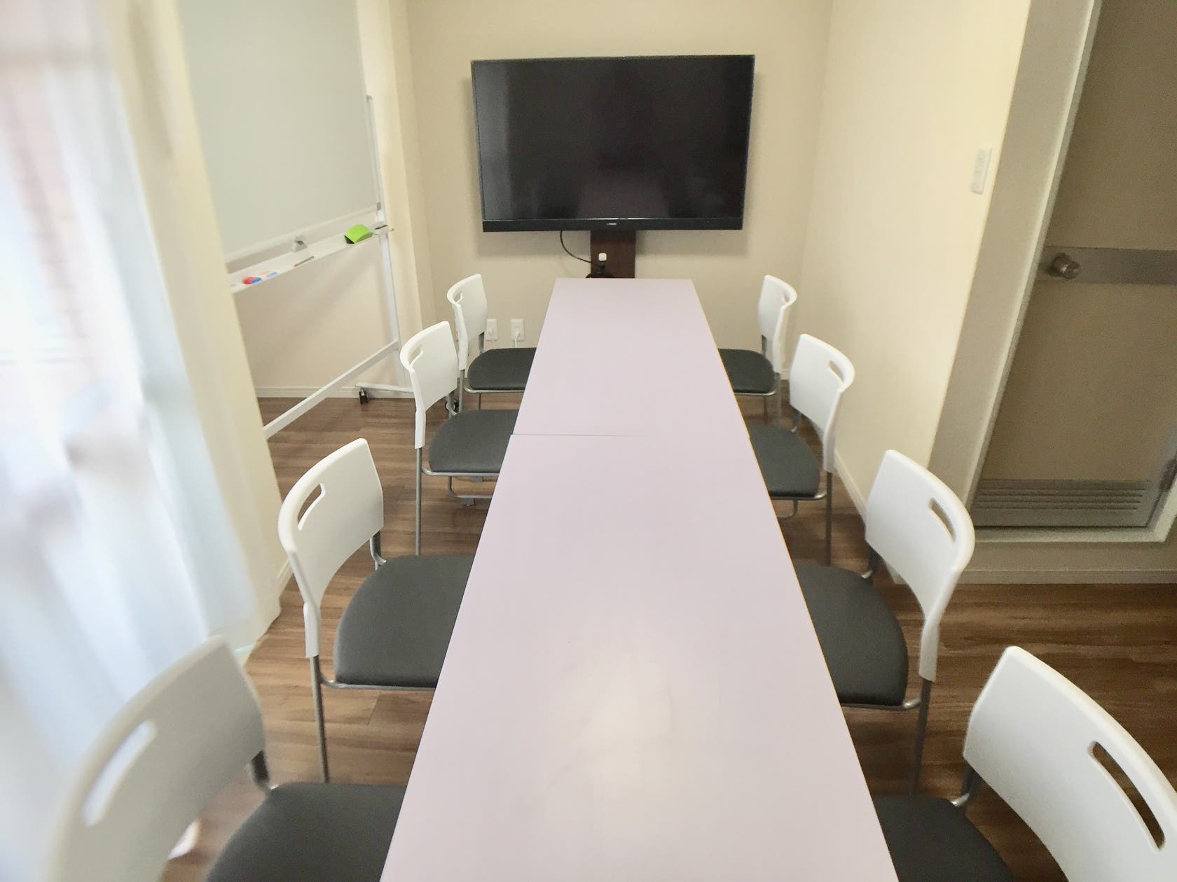 【無料!光＋WiFi＆55インチ4Kモニタ】北千住駅仲町出口徒歩2分！貸会議室で飲み会OK!ネイルライトと施術ベッドで開業支援！の写真5