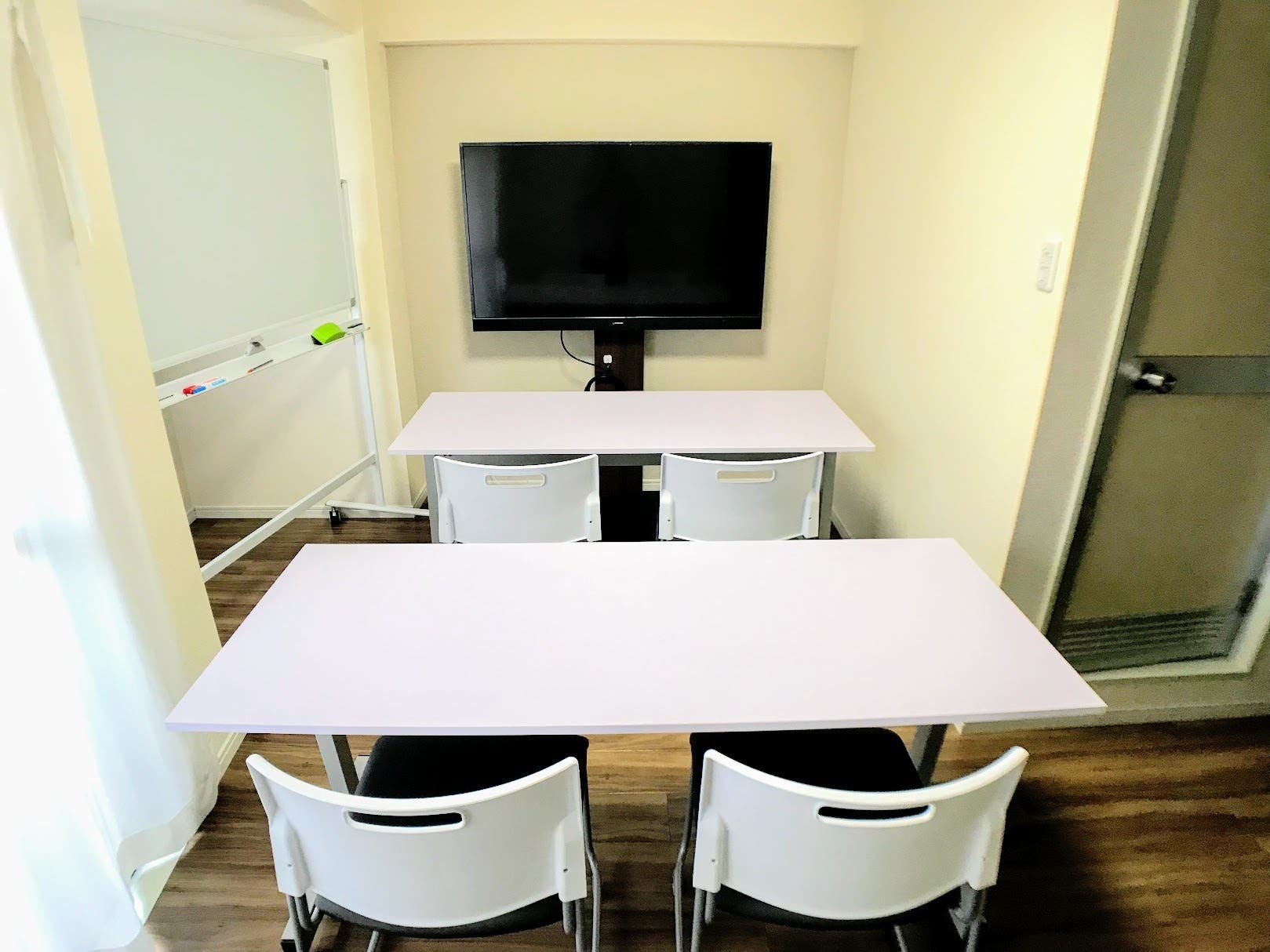 【無料!光＋WiFi＆55インチ4Kモニタ】北千住駅仲町出口徒歩2分！貸会議室で飲み会OK!ネイルライトと施術ベッドで開業支援！の写真6