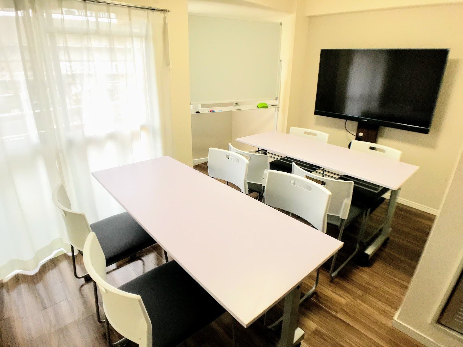 【無料!光＋WiFi＆55インチ4Kモニタ】北千住駅仲町出口徒歩2分！貸会議室で飲み会OK!ネイルライトと施術ベッドで開業支援！の写真7