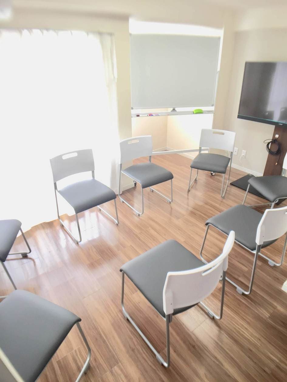 【無料!光＋WiFi＆55インチ4Kモニタ】北千住駅仲町出口徒歩2分！貸会議室で飲み会OK!ネイルライトと施術ベッドで開業支援！の写真8