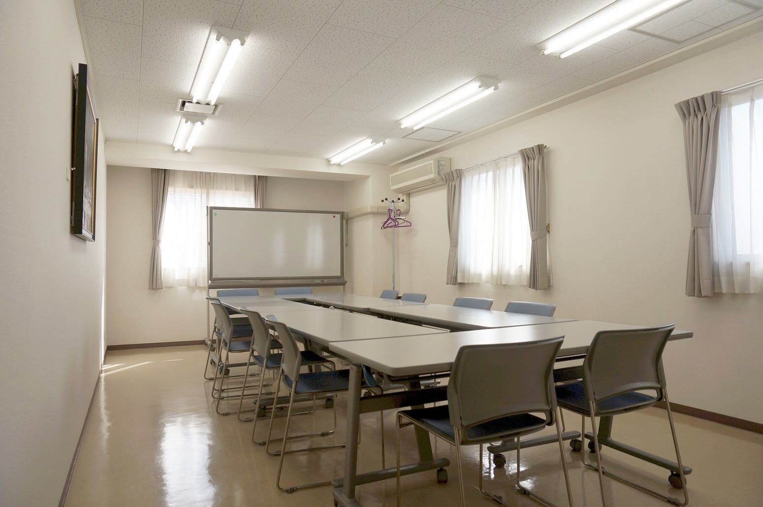 御器所駅徒歩4分の会議室の写真1