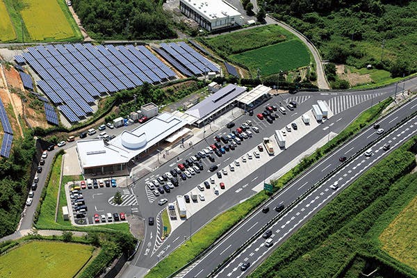 【既設阿久比下りパーキングエリア】ちた食堂横　デッキスペース①の写真1