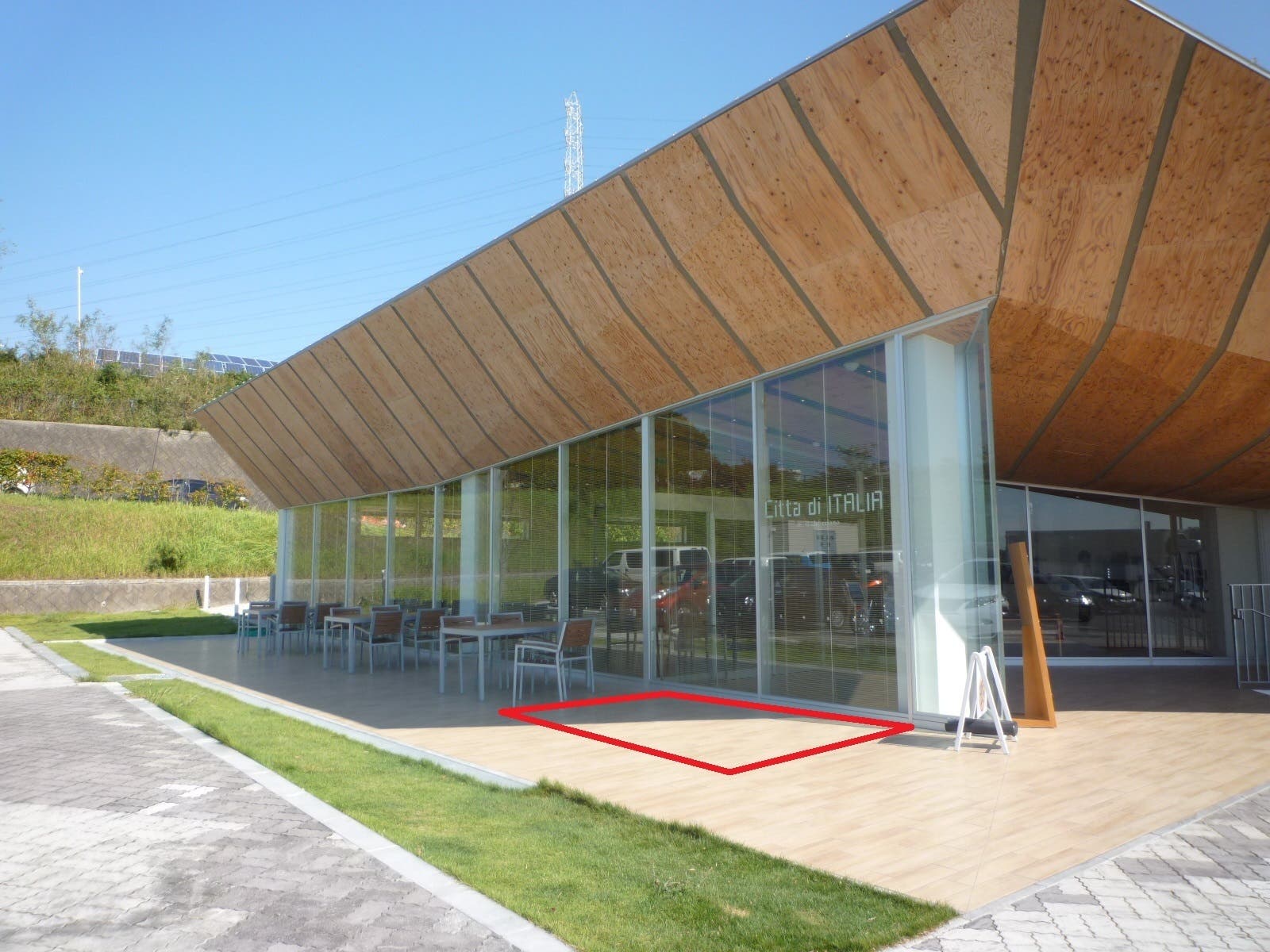 【既設阿久比下りパーキングエリア】ちた食堂横　デッキスペース①の写真2