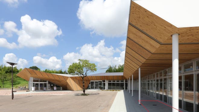 【既設大府上りパーキングエリア】お土産前 庇下スペースの写真2