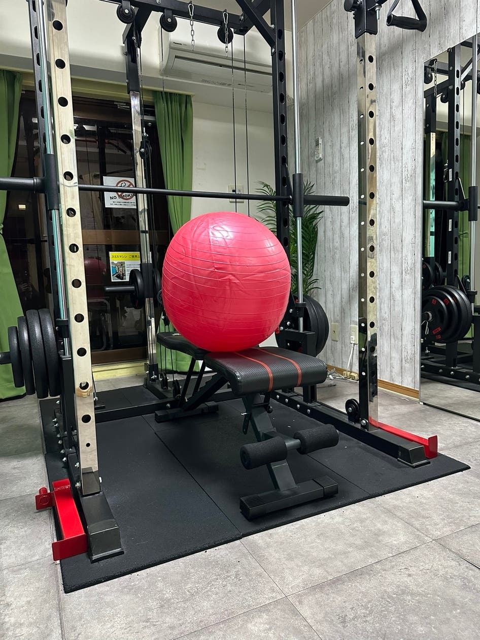 ＜RAKUNA神田・秋葉原＞ 完全個室ジム！スミスマシン、ダンベル、フィットネスバイク、全身鏡、その他完備☆の写真17