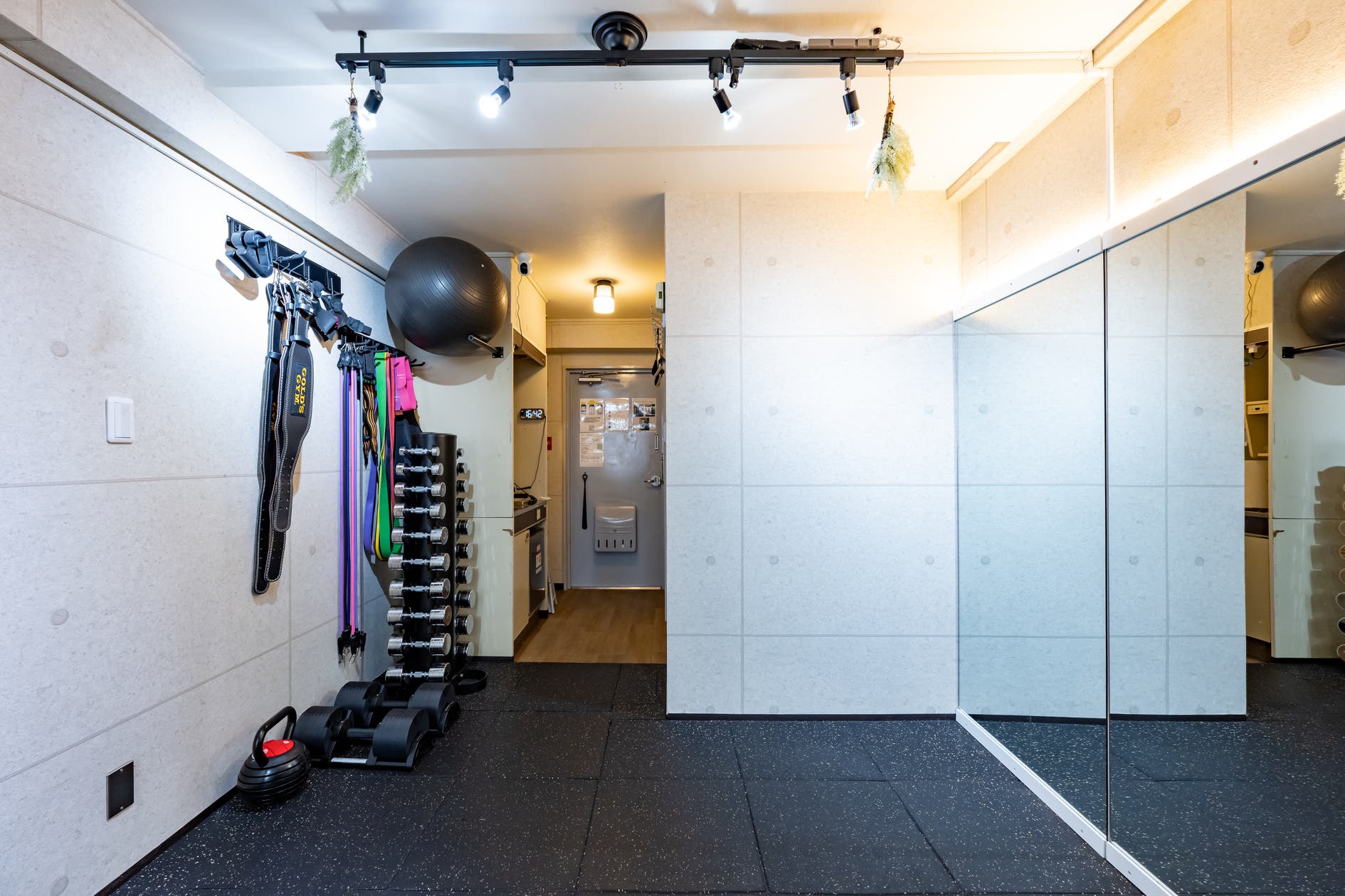 【恵比寿駅30秒】超駅近🚶｜地域最安値｜高性能設備｜備品数No.1👆｜清潔感✨｜アトレの近く｜毎日清掃🧹｜レンタルジムの写真5