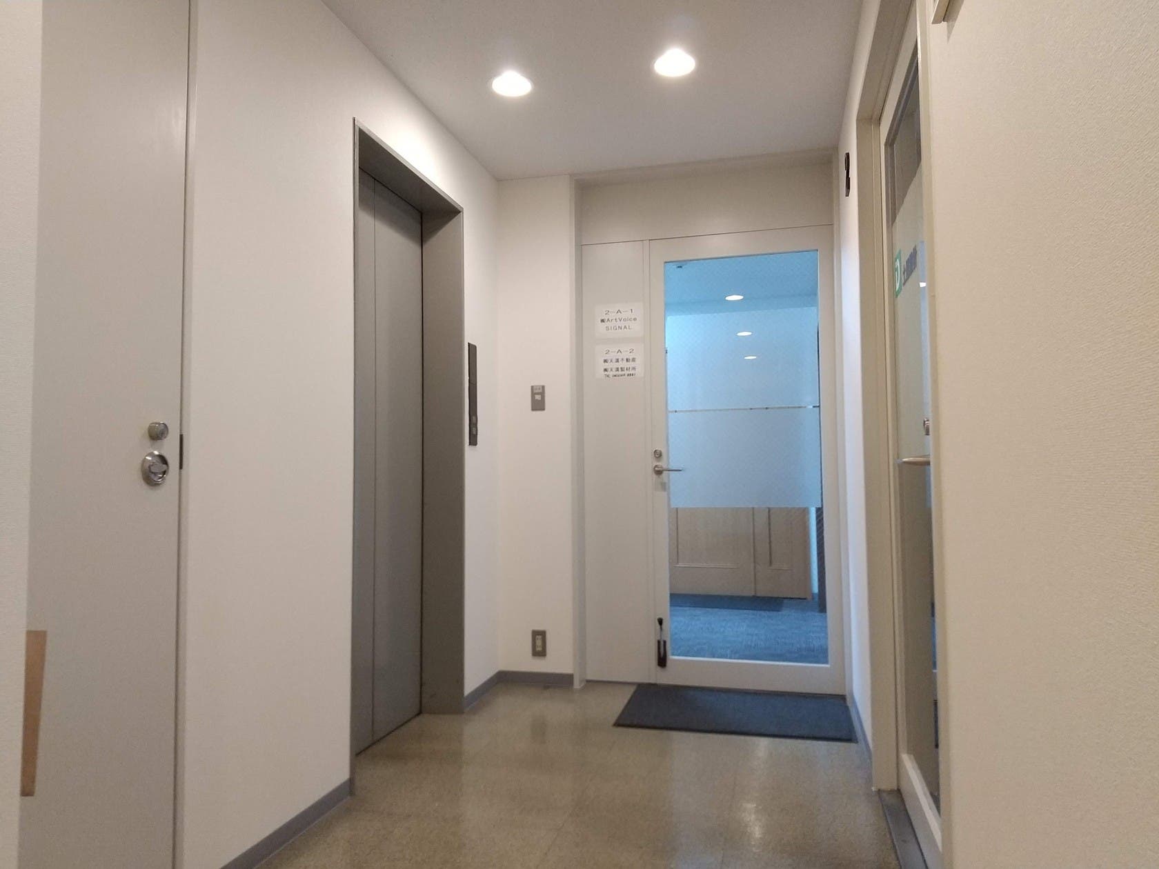 大阪・梅田周辺の高層ビル群をバックにした都会的なシーン撮影に最適なロケーション！の写真16