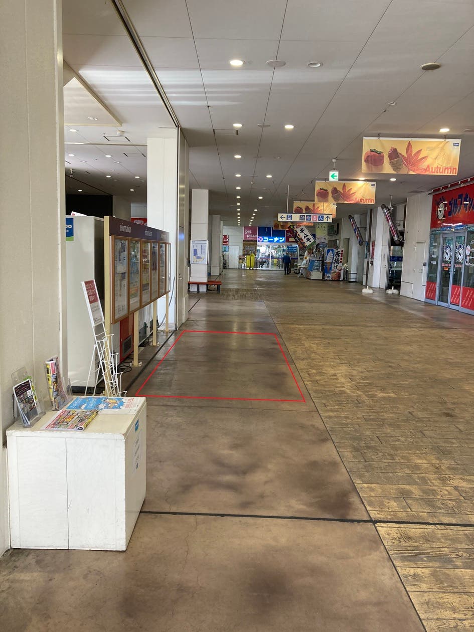 【フレスポ東大阪】1F自販機前の写真2